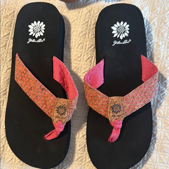 Yellow Box | Shoes | Yellow Box Pink And Black Casual Sandals | Poshmark